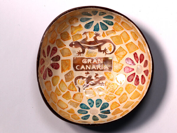 Coconut bowl with flowers. Salamander. Gran Canaria. | Olé Mosaic